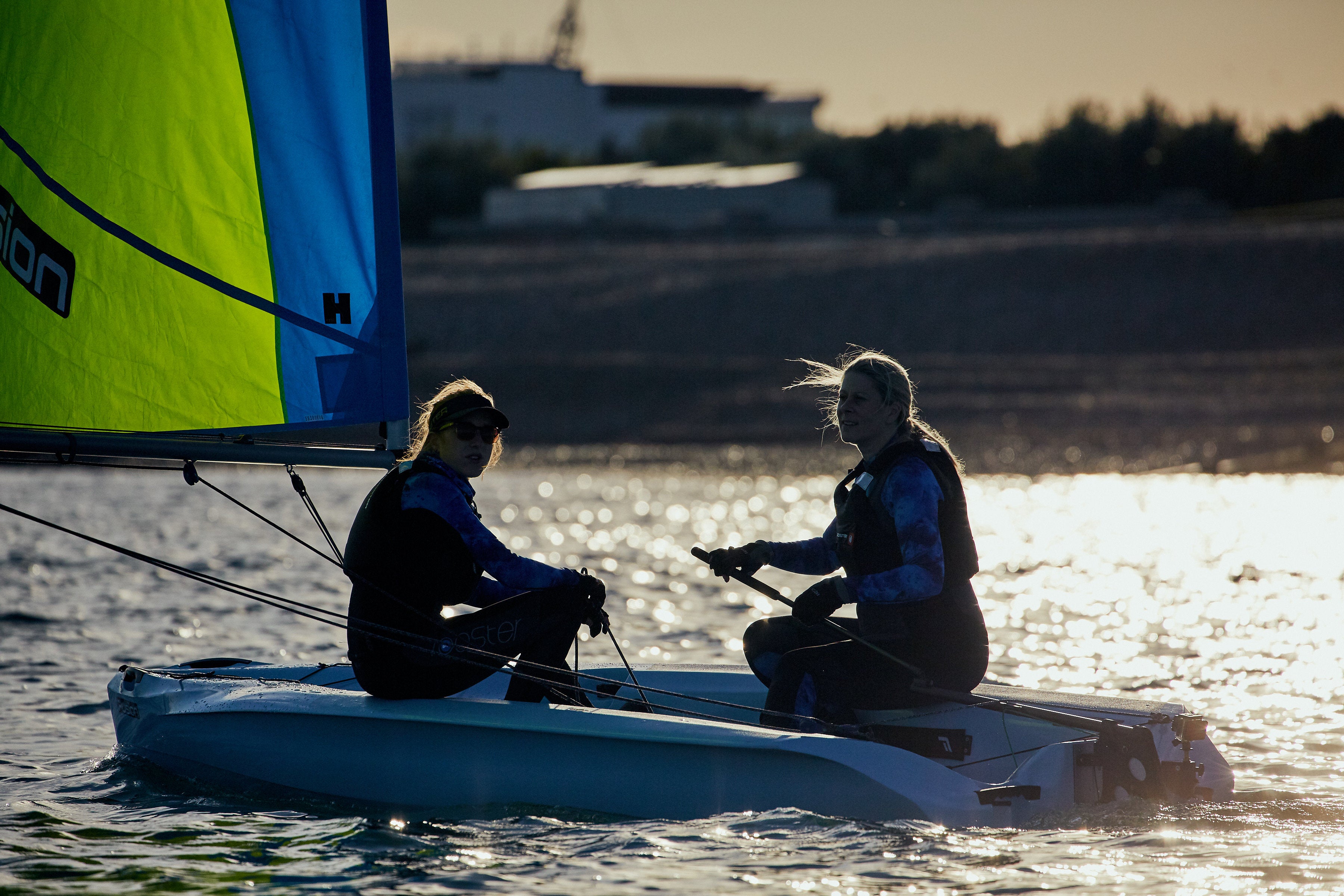 Top 5 Best Ways to Start Sailing on a Shoestring – ROOSTER UK